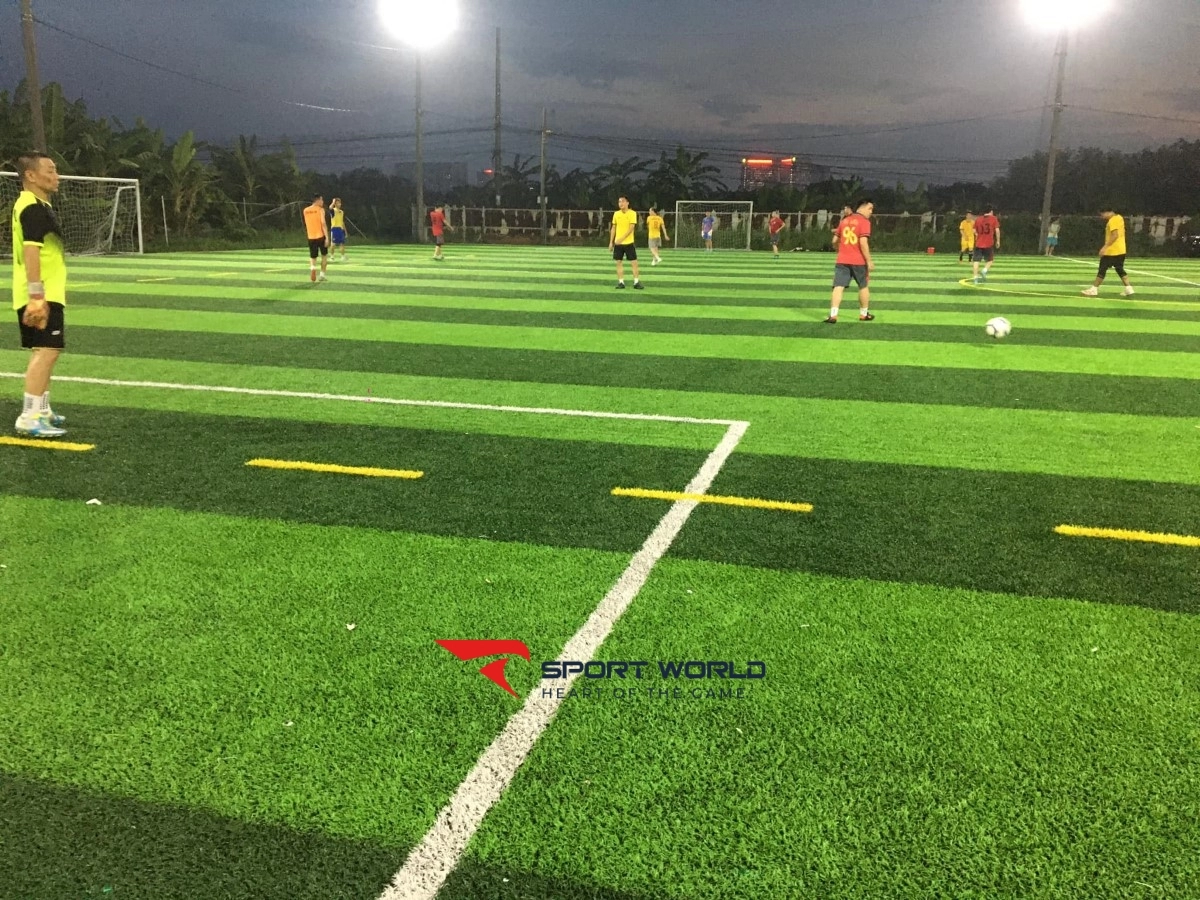 Sân bóng Tin Lớn - Phường Bồ Đề - Quận Long Biên - Hà Nội