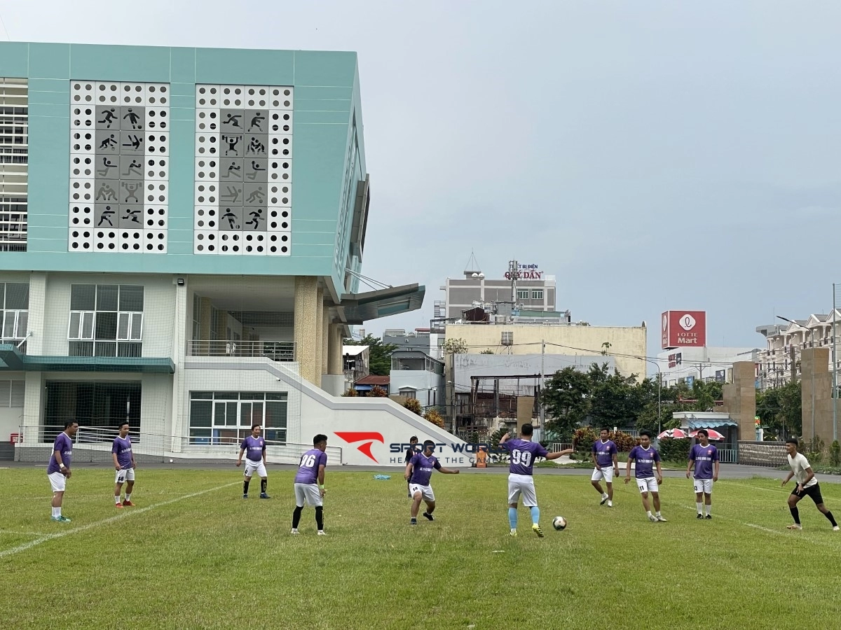 Sân vận động Đạt Đức - Phường 16 - Quận Gò Vấp - Hồ Chí Minh